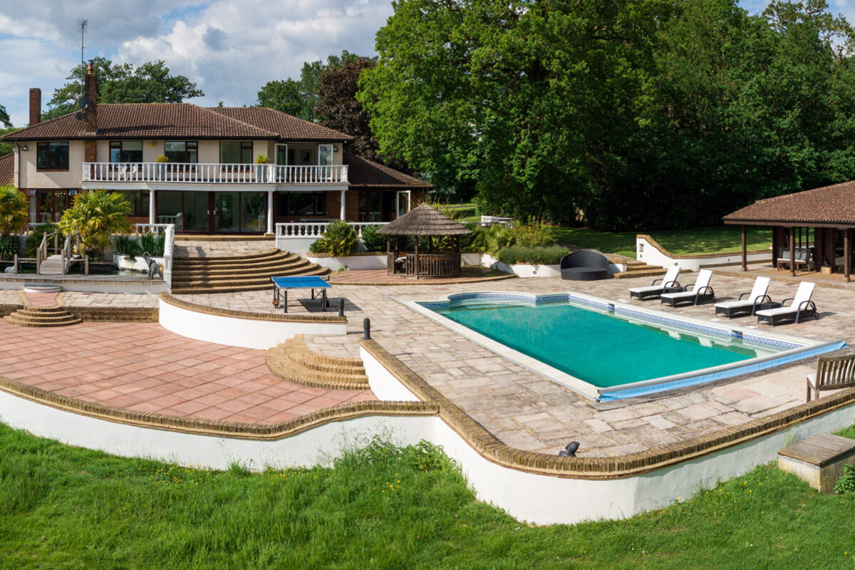 Simply Shoot Locations | Enfield | East London | EN6