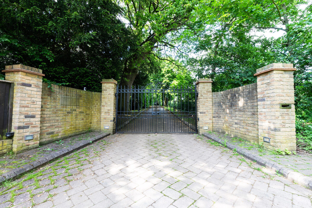 Simply Shoot Locations | Enfield | East London | EN6