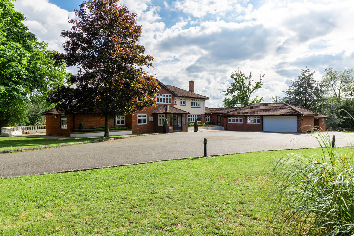 Simply Shoot Locations | Enfield | East London | EN6